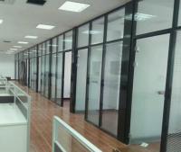China IATF16949 Tempered Glass Office Partition Wall 650°C Heat Strengthened Safety Glass for sale