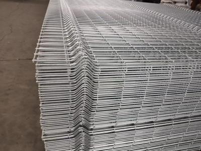 China Farm Security 3.5mm Welded Curved Mesh Fence Powder Coated for sale