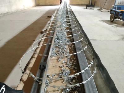 China 1.6mm 500m 25kgs/roll Arame Farpado Security Hot Dipped Galvanized Barbed Wire for sale