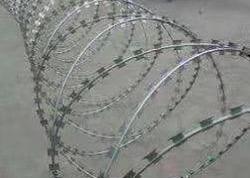 China Heavy Galvanised Concertina Razor Wire Barbed Tape Security Fencing for sale