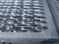 China 2mm Round Hole Grip Strut Galvanized Steel Grating for Stair Platforms - 800mm Width, 35mm Height, EN Standard for sale