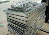 China Perforated Metal Mesh HDG Steel Grating Stair Tread With Securing Brackets for sale