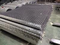China Heavy Duty Crimped Mining Vibrating Screen 65mn 2.0m X 2.5m For Quarry for sale
