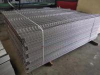 China 1.2x2.4m Green PVC Coated Curved Metal Security Fence with 4.0-6.0mm Wire Diameter and 50x100mm Mesh for sale