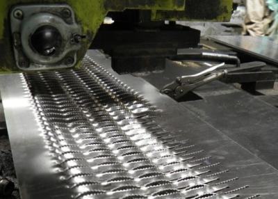 China Hot Dipped Galvanized Steel Walkway Grip Strut Grating 32x5mm with 2-4