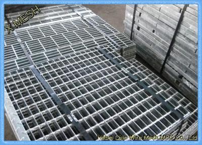 China Serrated Welded Steel Bar Grating 25x3mm to 75x10mm with 83.3% Drainage Area for Industrial Floor Applications for sale