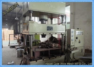China Staggered Stainless Steel Perforated Sheet Metal 0.81mm Thickness Fit Agricultural for sale