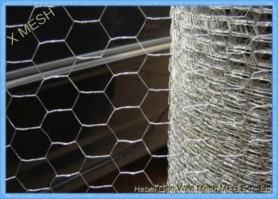 China Galvanized Hexagonal Chicken Wire Mesh 0.9 x 30 Meter Roll with Anti-Oxidation Coating for Poultry Fencing for sale