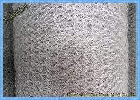 China Galvanized Hexagonal Chicken Wire Mesh 0.9 x 30 Meter Roll with Anti-Oxidation Coating for Poultry Fencing for sale