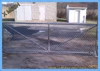 China 9 Gauge Chain Link Fence Fabric , Carbon Steel Wire Lattice Fence Panels Multi Colors for sale