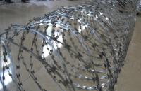 China 600mm HDG BTO-16 5 Clamps 100 Loops Anti Climbing Border Using Container Razor Wire for sale