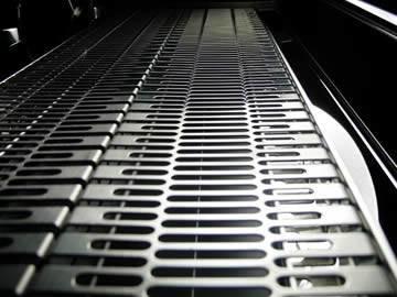China Stainless Steel Oval Hole Perforated Punched Mesh Decorated Metal Sheet for sale