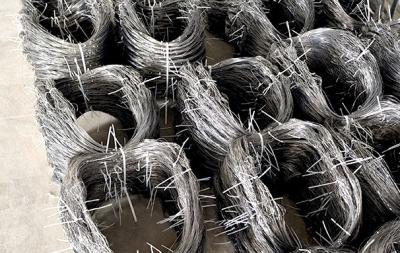 China Inconspicuous Wire Barrier MZP Putanka 10x5x1.4m Galvanized Carbon Wire for sale