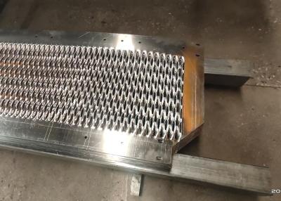 China Diamond Pattern Grip Strut Grating with Slip Resistance and Corrosion Resistance for Safety Applications for sale