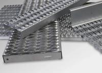China Walkway Platform Anti-Slip Safety Plank Grating/Perforated Stainless Steel Stairs Grip Strut for sale
