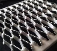 China Walkway Platform Anti-Slip Safety Plank Grating/Perforated Stainless Steel Stairs Grip Strut for sale