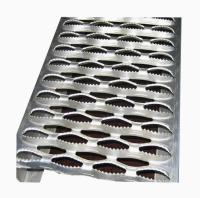 China Walkway Platform Anti-Slip Safety Plank Grating/Perforated Stainless Steel Stairs Grip Strut for sale