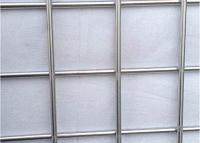 China 24 Roll Sizes Welded Wire Mesh 13mm Thickness Certified to BS Standards for Industrial Construction and Security Projects for sale