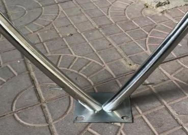 China 304 Stainless Steel Barbed Wire Razor Barbed Wire V Bracket With 4 Hooks for sale