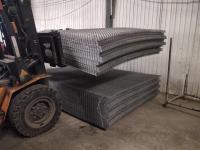 China 3.4mm Wire*15 X 15 Cm Mesh *2.15 * 6m Black Welded Wire Mesh Panel for Construction for sale