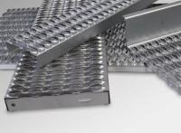 China Heavy-Duty Corrosion Resistant Crocodile Mouth Perforated Safety Grip Strut Welded Anti-Skid Grating for Oil Refineries/Power for sale