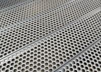 China Modern Anti-Skid Safety Walkway Grating Durable Perforated Grip Strut Platform with Stainless Steel for Building Use for sale