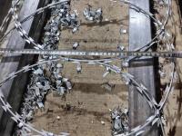China Galvanized PVC Stainless Steel Concertina Razor Blade Barbed Wire Bto-22 Bto-60 Cbt-65 Fencing Wire Price for sale