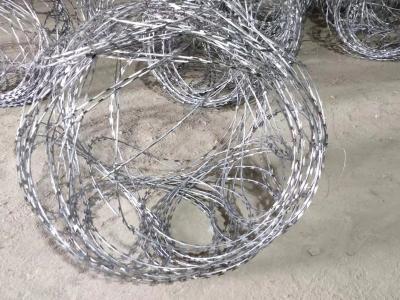 China Galvanized PVC Stainless Steel Concertina Razor Blade Barbed Wire Bto-22 Bto-60 Cbt-65 Fencing Wire Price for sale