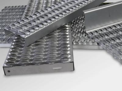 China Custom Size Grip Strut Grating for Mining Industry Underground Tunnel Walkway for sale