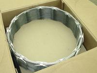 China 900mm Coil Galvanized Concertina Razor Barbed Wire Bto-22 for Secure Fence Solutions for sale