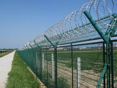 China 900mm Coil Galvanized Concertina Razor Barbed Wire Bto-22 for Secure Fence Solutions for sale
