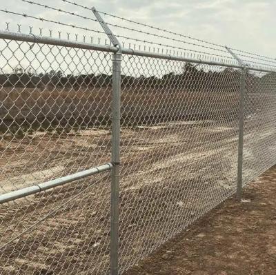 China Customized Sustainable Wholesale Powder Sprayed PVC Coated Chain Link Fence Cyclone Wire Mesh Fence for Baseball Fields for sale