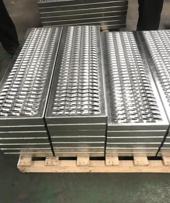 China Factory Supply High Quality Hot Dipped Galvanized Stainless Catwalk Steel Grating/ Punched Decking/Grip Strut/Safety Grating for sale