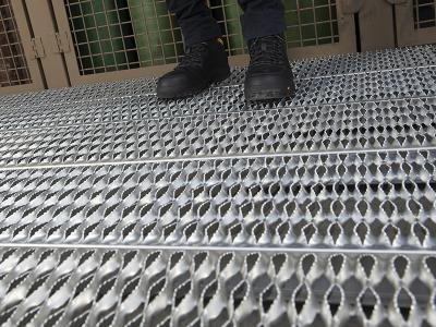 China High Quality Perforated Grip Strut Grating Road Construction Stair Treads for sale
