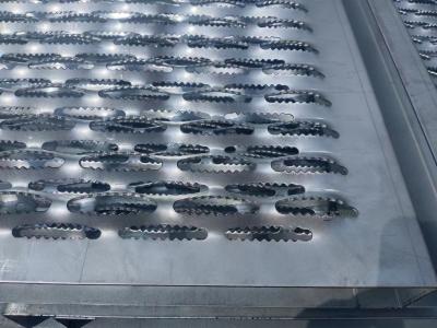 China Anti Slide Stainless Steel Safety Grating with Grip Strut for sale