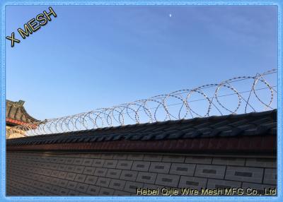 China BTO-22 450mm Diameter Galvanized Concertina Razor Barbed Wire with 0.5mm Thickness and 2.5mm Wire Diameter for sale