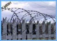 China Hight Security Razor Wire Fencing /Concertina Razor Blade Barbed Wire for sale