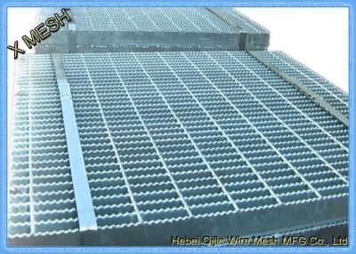 China Heavy-Duty Serrated Welded Steel Bar Grating 600-1200mm Width with 3-60 Ton Load Capacity for Industrial Walkways for sale