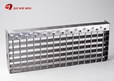 China Galvanized Welded Steel Bar Grating Stair Steps 600-1200mm Length DIN 24531 Compliant for sale