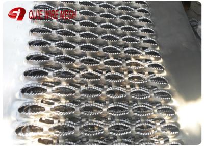 China Crocodile Lips GRTP Galvanized Steel Anti-Skid Plate 180mm Width with 2-8 Diamond Patterns for sale