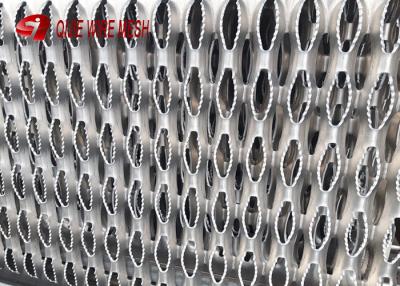 China SS304 Stainless Steel Grip Strut Grating 2mm Thickness 4020mm Length Diamond Pattern Anti-Slip Walkway for sale