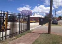 China Decorative Stainless Steel Garden Fence Gate 2400mm Width with Anti-Theft Screws and 10+ Year Lifespan for sale