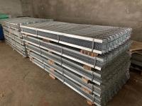 China Stainless Steel Staircase Anti - Slip Steel Mesh / Expanded Metal Fence Free Sample for sale