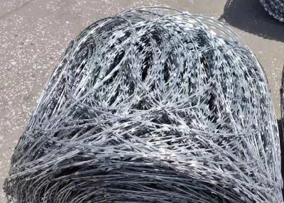 China 5 Clips Bto 22 Flat Wrap Razor Wire For Crowded Areas for sale