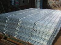 China 3D Bending Wire Mesh Curved Wrought Iron Fence Panels 50x150mm Aperture with 1.2mm Thickness Posts for sale