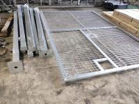 China 3D Bending Wire Mesh Curved Wrought Iron Fence Panels 50x150mm Aperture with 1.2mm Thickness Posts for sale
