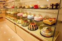 China Stainless Steel Cake Chiller Showcase with Glass Display and Temperature Range of 2-8 for sale