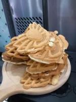 China Commercial Non Stick Electric Egg Waffle Maker with Crab and Animal Shapes Cartoon 110/220 Voltage for sale