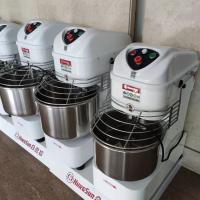 China Cast Iron 120r/min 40L Flour Mixer Machine Cooking Equipment For Bakery for sale