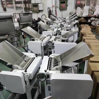 China Hotel 130r/Min Dough Pressing Machine For Making Noodles Pizza for sale